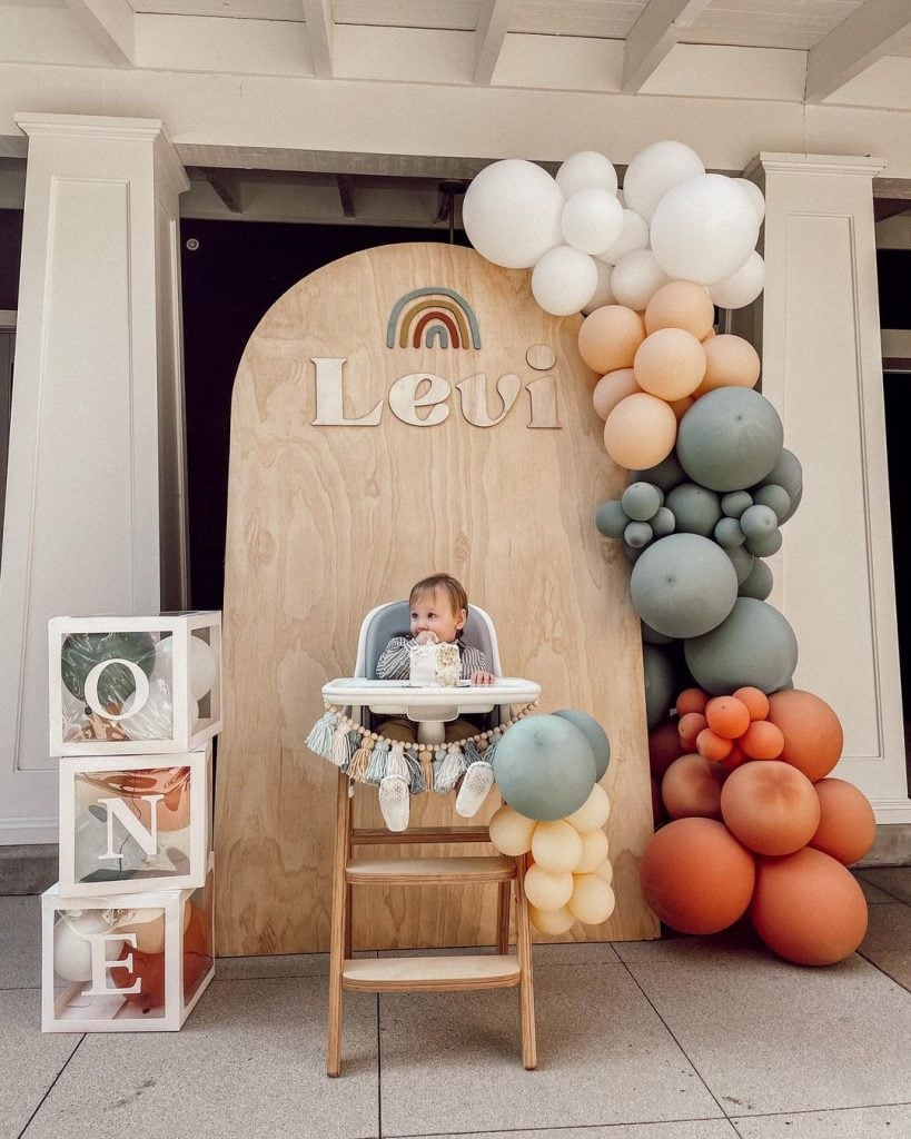 11+ *Super Adorable* First Birthday High Chair Decorations (Simple + Easy)