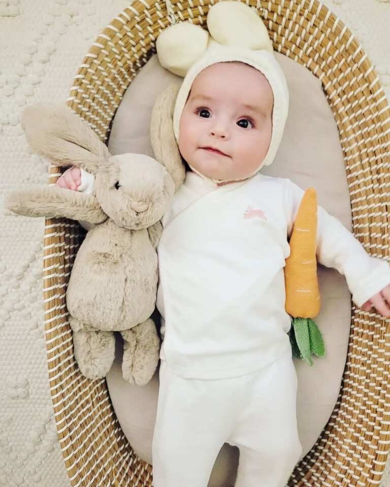 13+ Easy Baby's First Easter Picture Ideas (That You Can DIY)