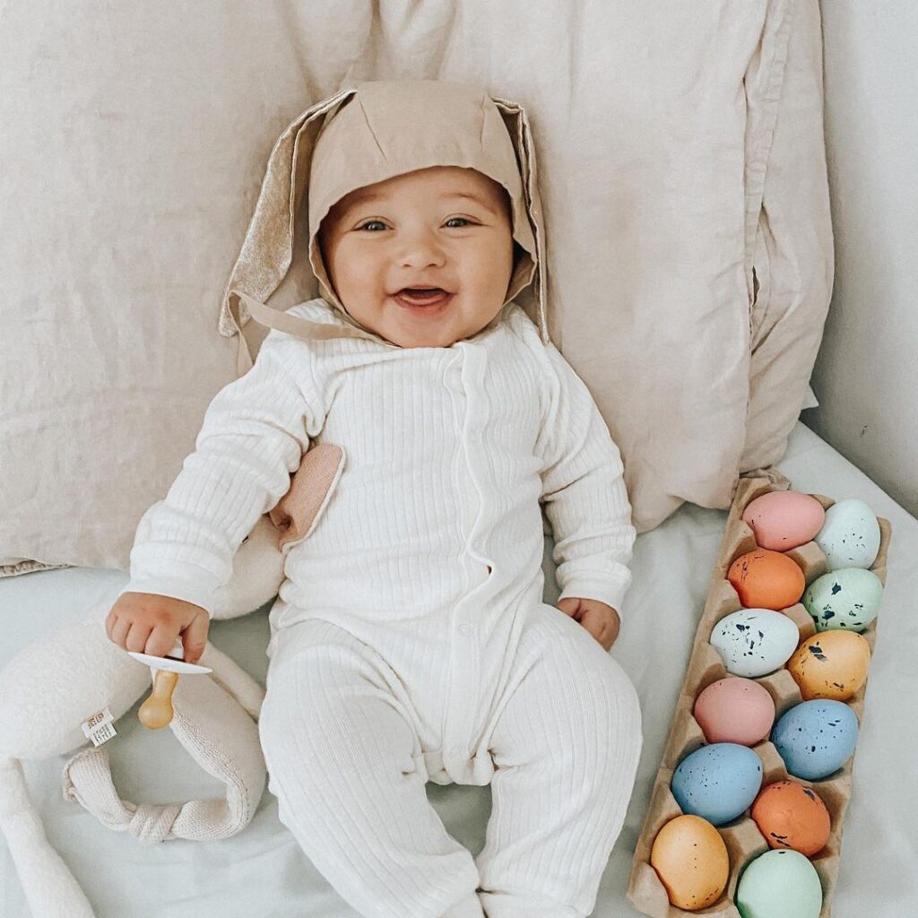 13+ Easy Baby's First Easter Picture Ideas (That You Can DIY)