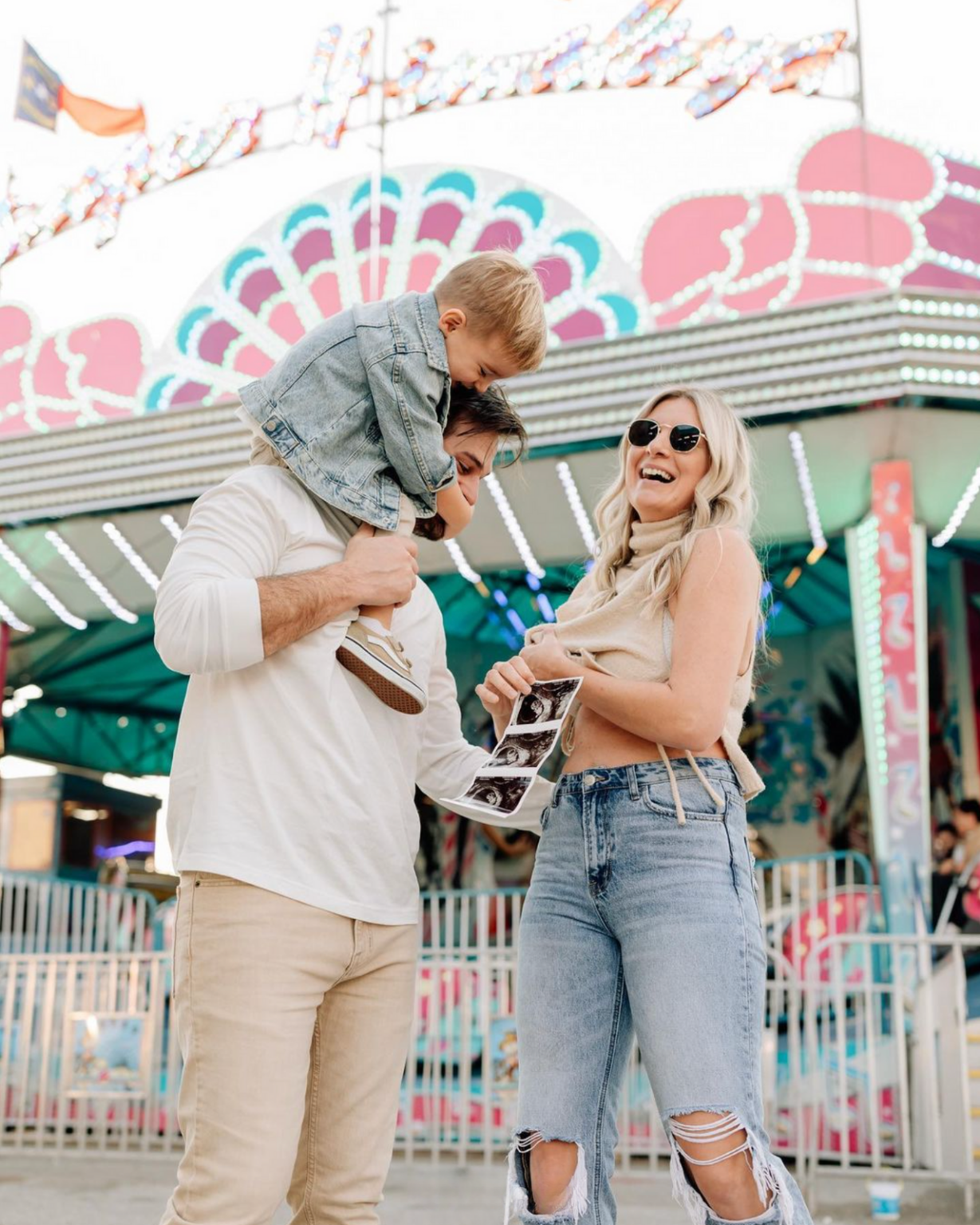 21+ *Unique* Summer Pregnancy Announcement Ideas - 2023