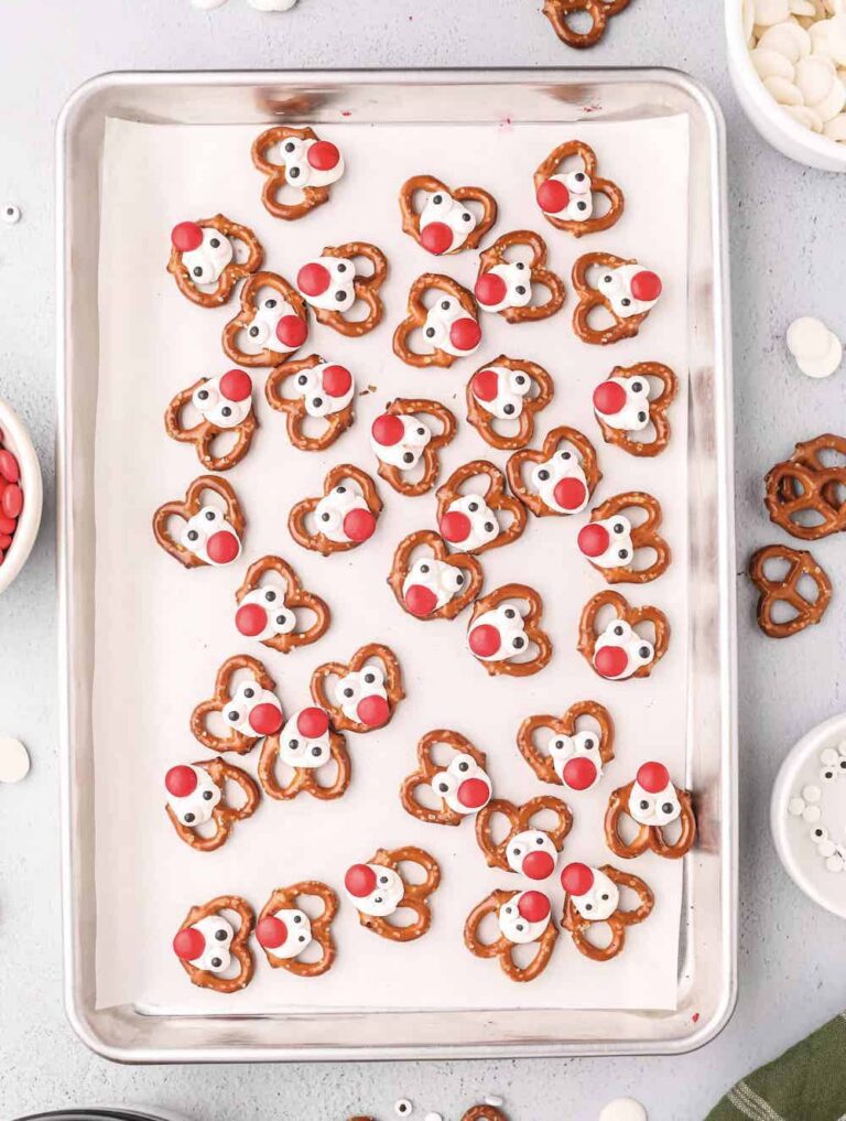 29+ Cute Christmas Desserts (Perfect for Kids!) - 2023
