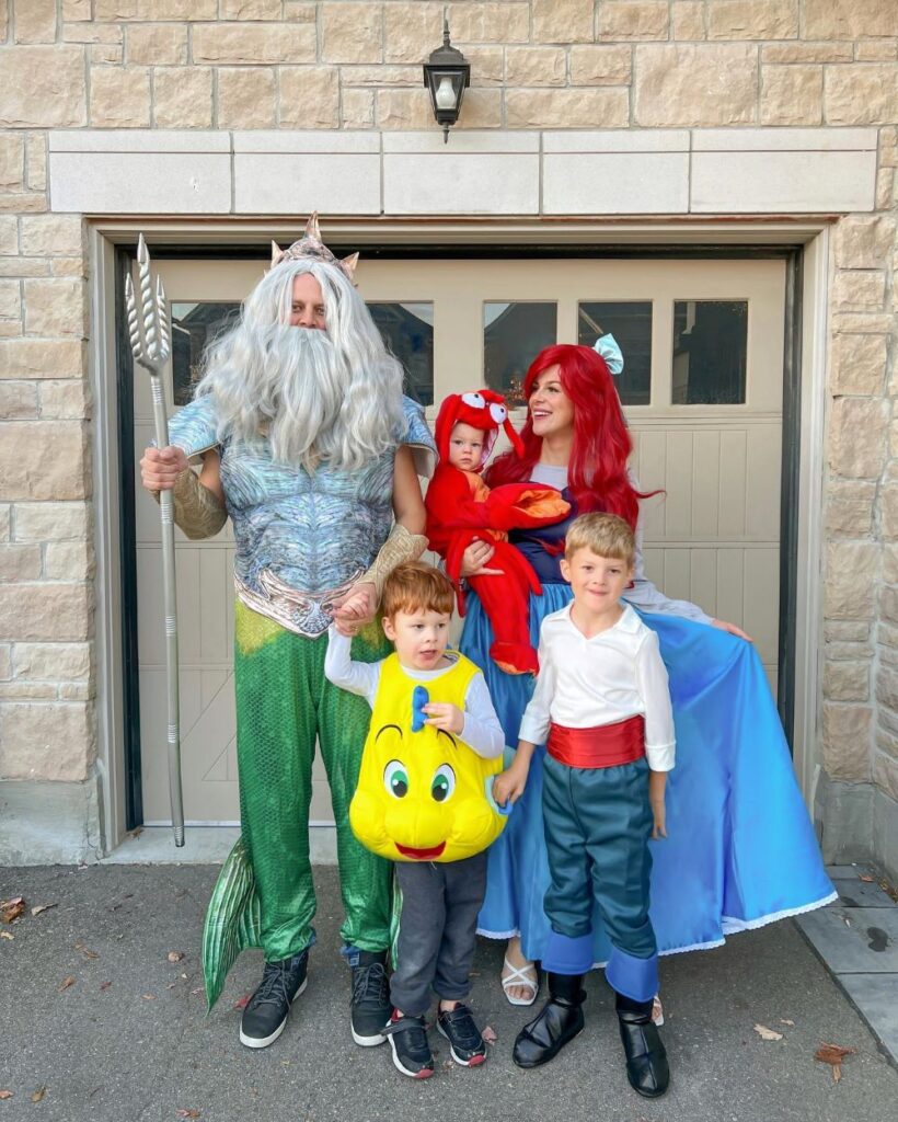 35+ *Best* Matching Family Halloween Costumes