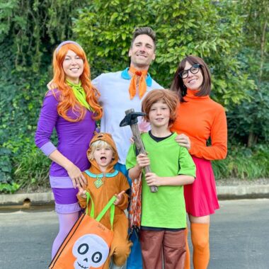 35+ *Best* Matching Family Halloween Costumes