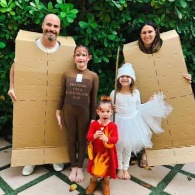 35+ *Best* Matching Family Halloween Costumes