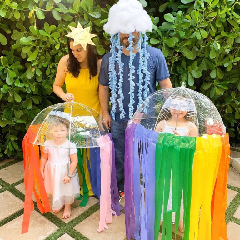 35+ *Best* Matching Family Halloween Costumes