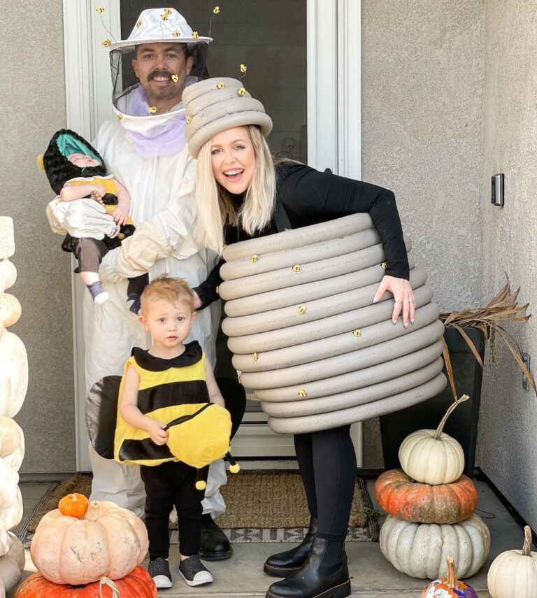 35+ *Best* Matching Family Halloween Costumes