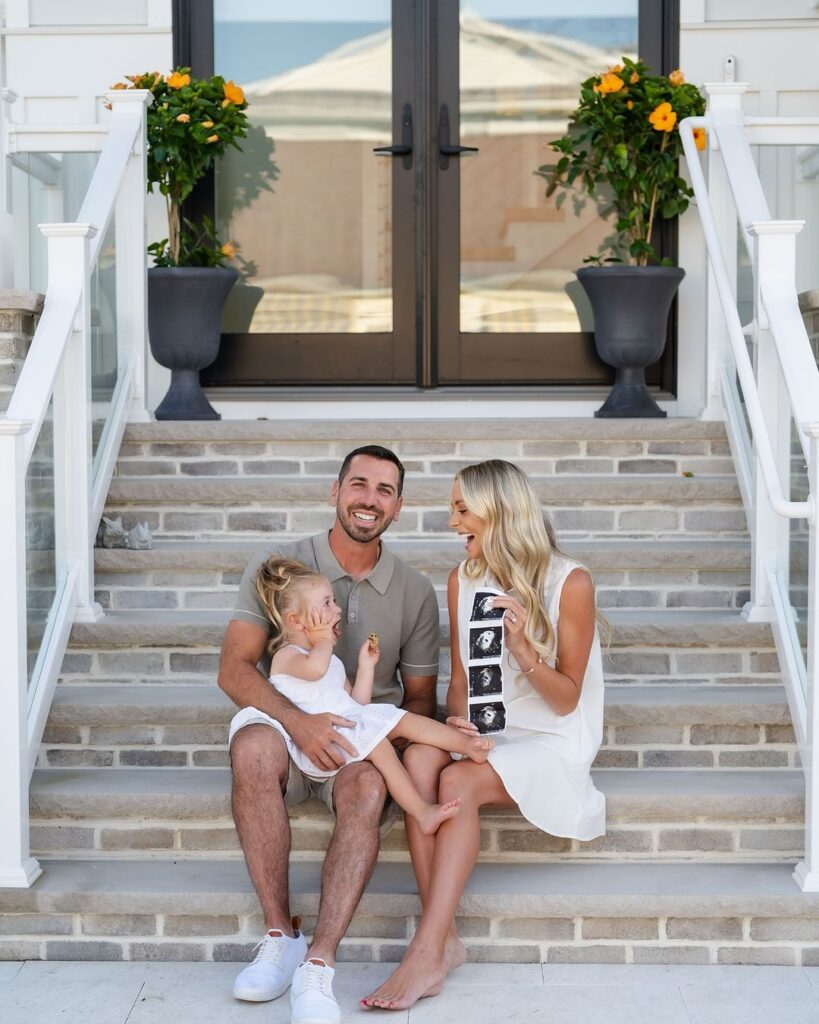 15+ *Cute* Big Sister Pregnancy Announcement Ideas To Copy