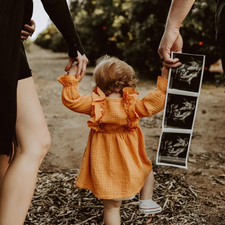 15+ *Crazy Cute* Big Sister Pregnancy Announcement Ideas To Copy